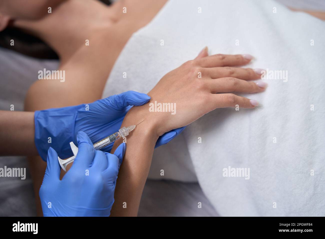 Treatment medical injections female hand hi-res stock photography and ...
