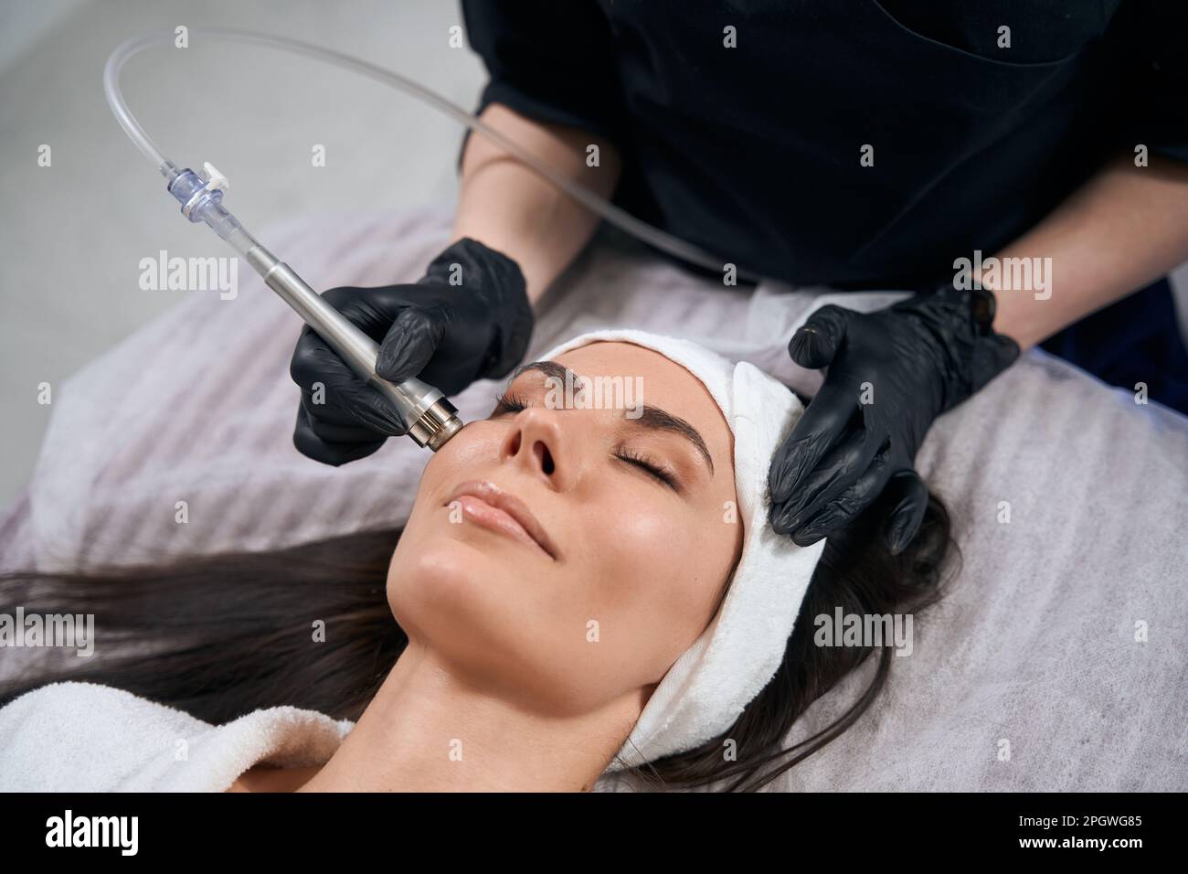 Lady working in salon, doing skin resurfacing procedure Stock Photo - Alamy