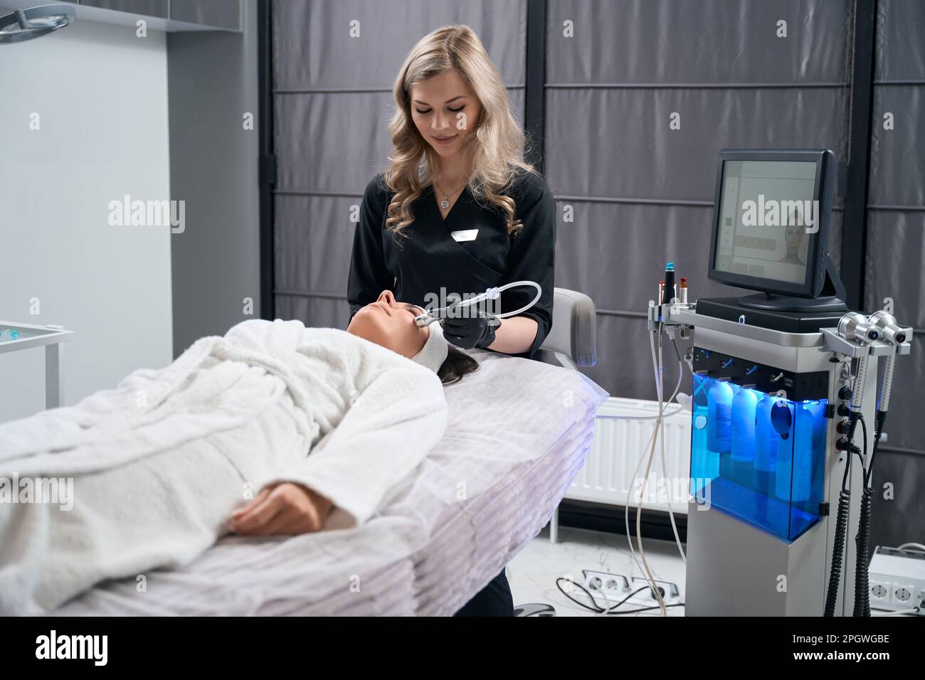 Nurse working in salon, doing skin resurfacing procedure Stock Photo ...