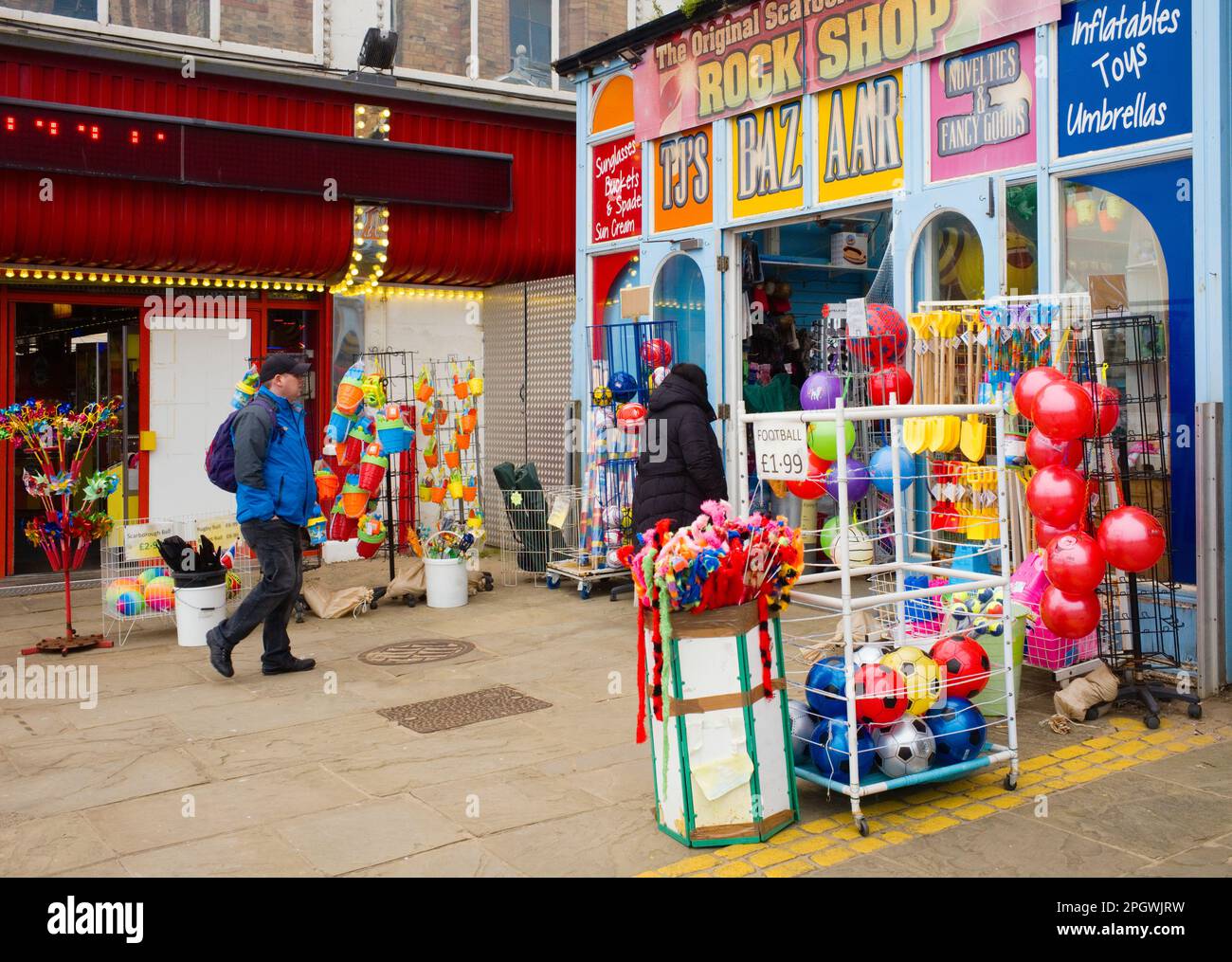 Scarborough seafront gift shop hi-res stock photography and images - Alamy