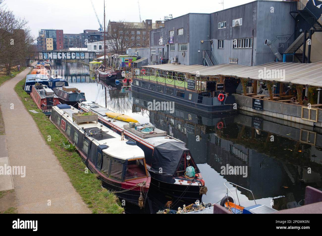 Canal boats moored at Hackney Wick on the Hertford Union Canal Stock ...