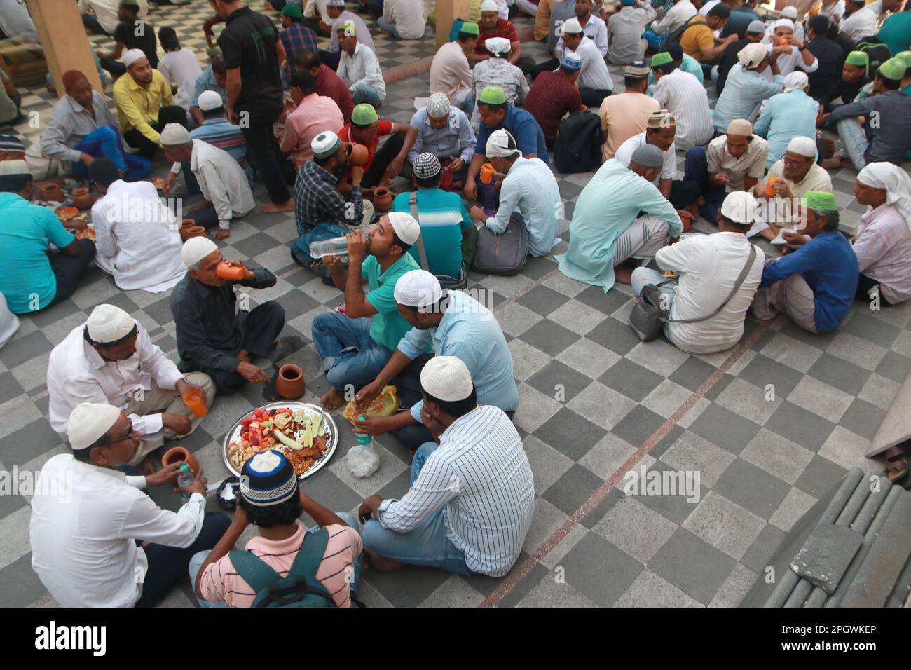 Kolkata, India. 24th Mar, 2023. Muslims break their fast on the first ...