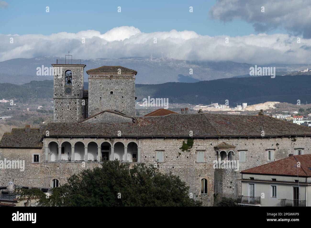 Macchia d'Isernia is an Italian town of 1,008 inhabitants in the ...