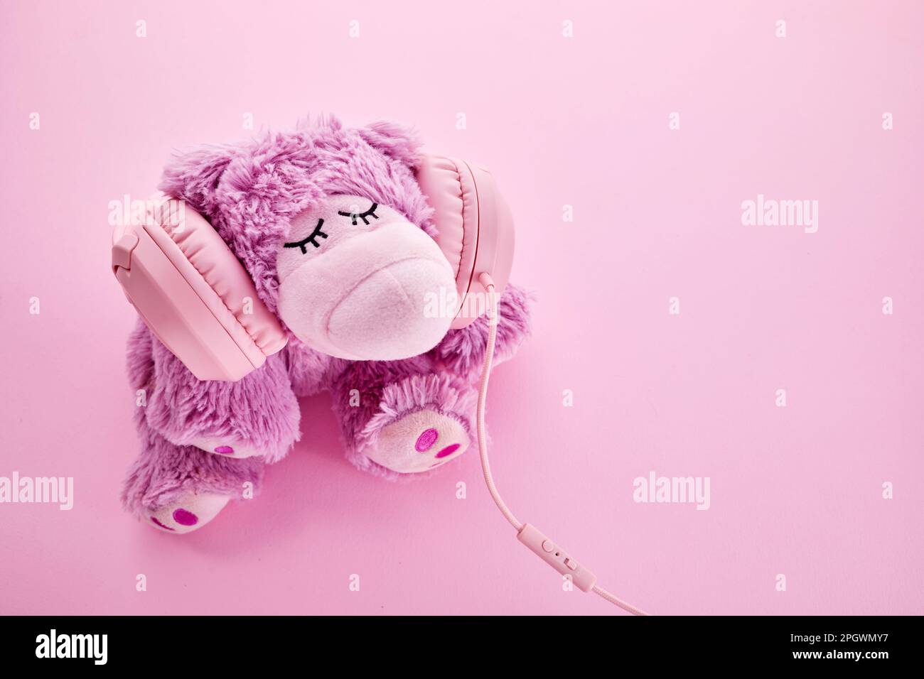 Sound musical bear toy. Music brain and musical therapy Stock Photo - Alamy