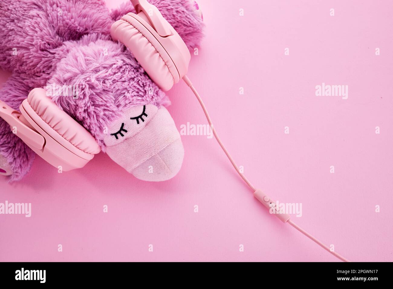Sound musical bear toy. Music brain and musical therapy Stock Photo - Alamy