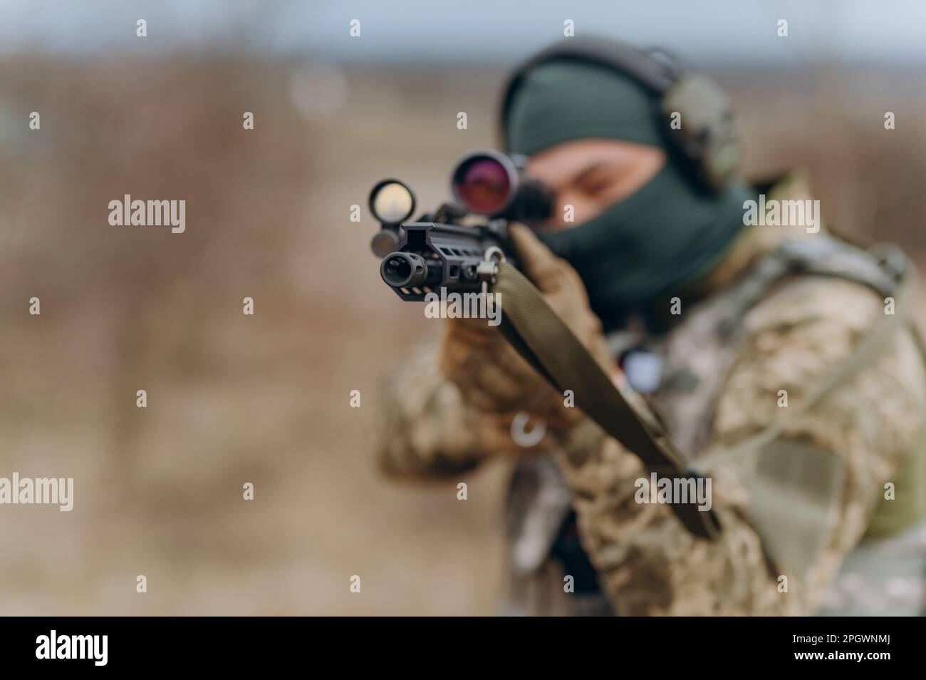 Professional soldier aiming machine gun hi-res stock photography and ...