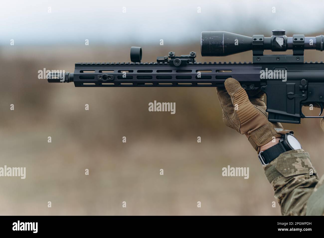 A machine gun in the hands of a soldier Stock Photo - Alamy
