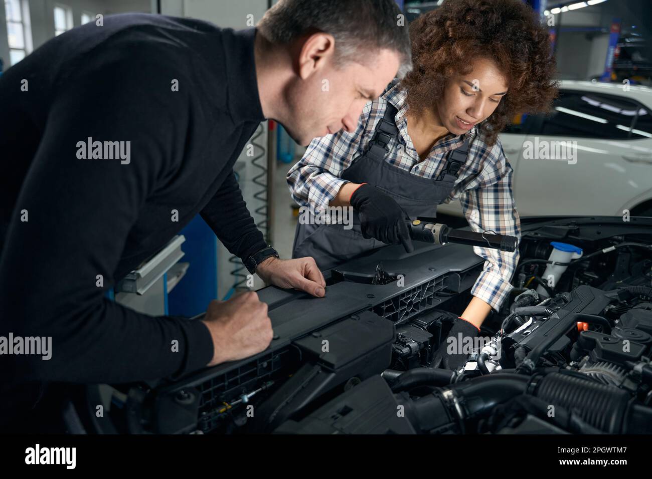 Look under hood of car hi-res stock photography and images - Alamy