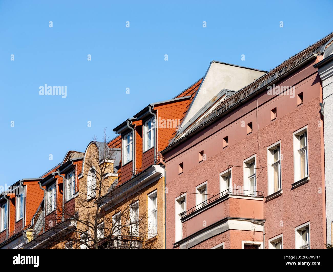 House facades of residential buildings in a German city. The sun is ...