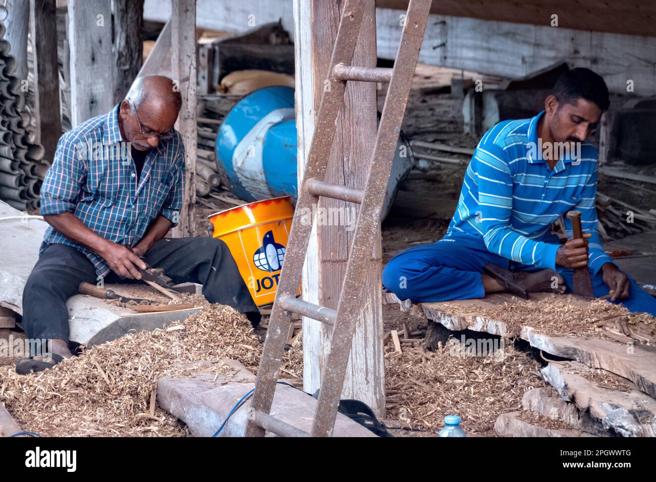 Shipbuilders at the traditional dhow boat factory of Sur, Ash Sharqiyah ...
