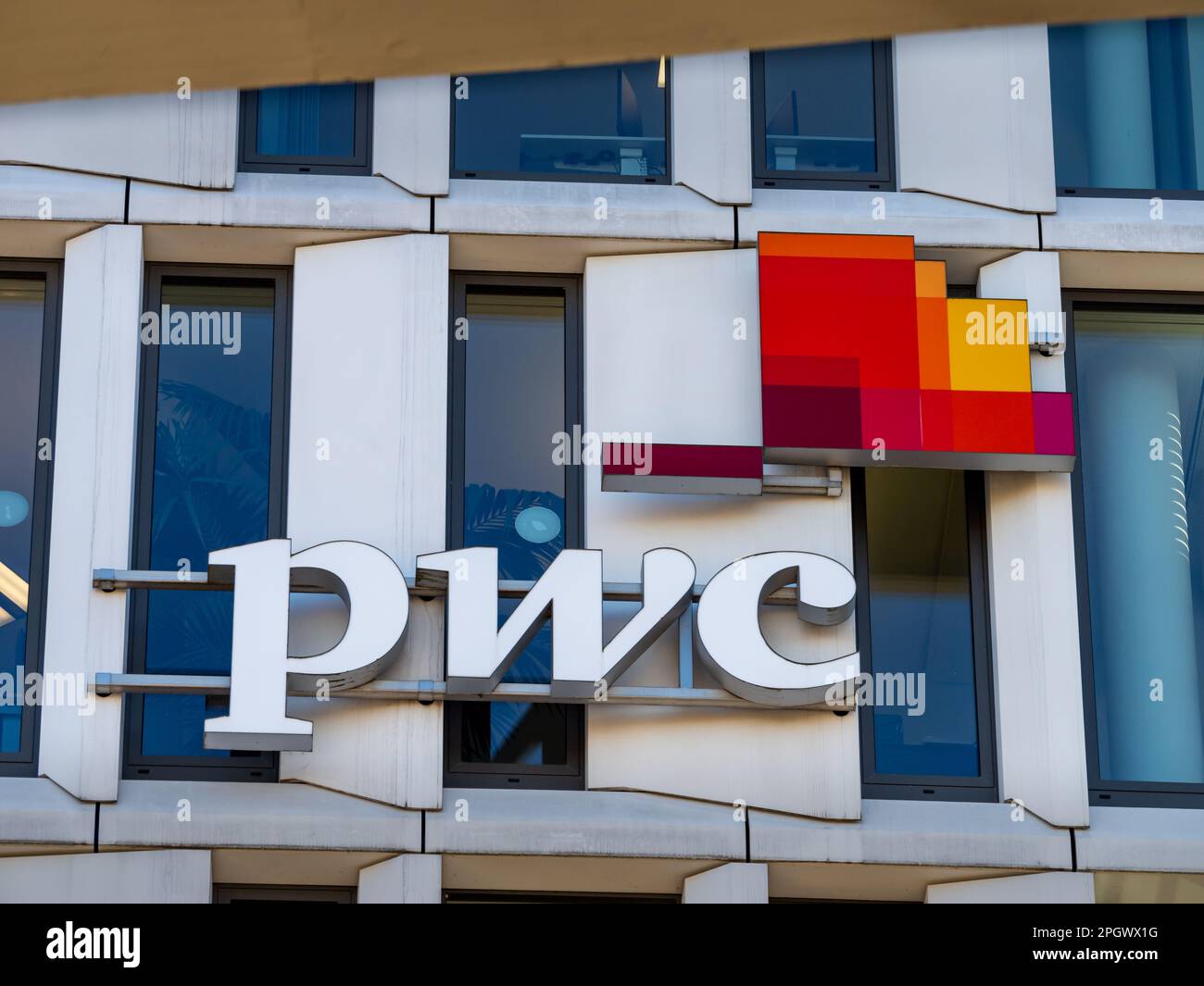 Pwc business logo hi-res stock photography and images - Alamy