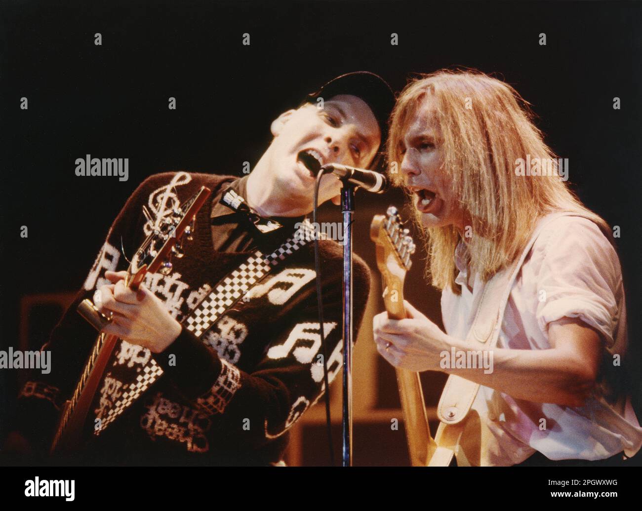 Robin guitars hi-res stock photography and images - Alamy