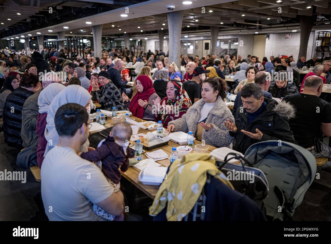 HENGELO - In the ROC van Twente, the Gieterij, the Iftar is consumed ...