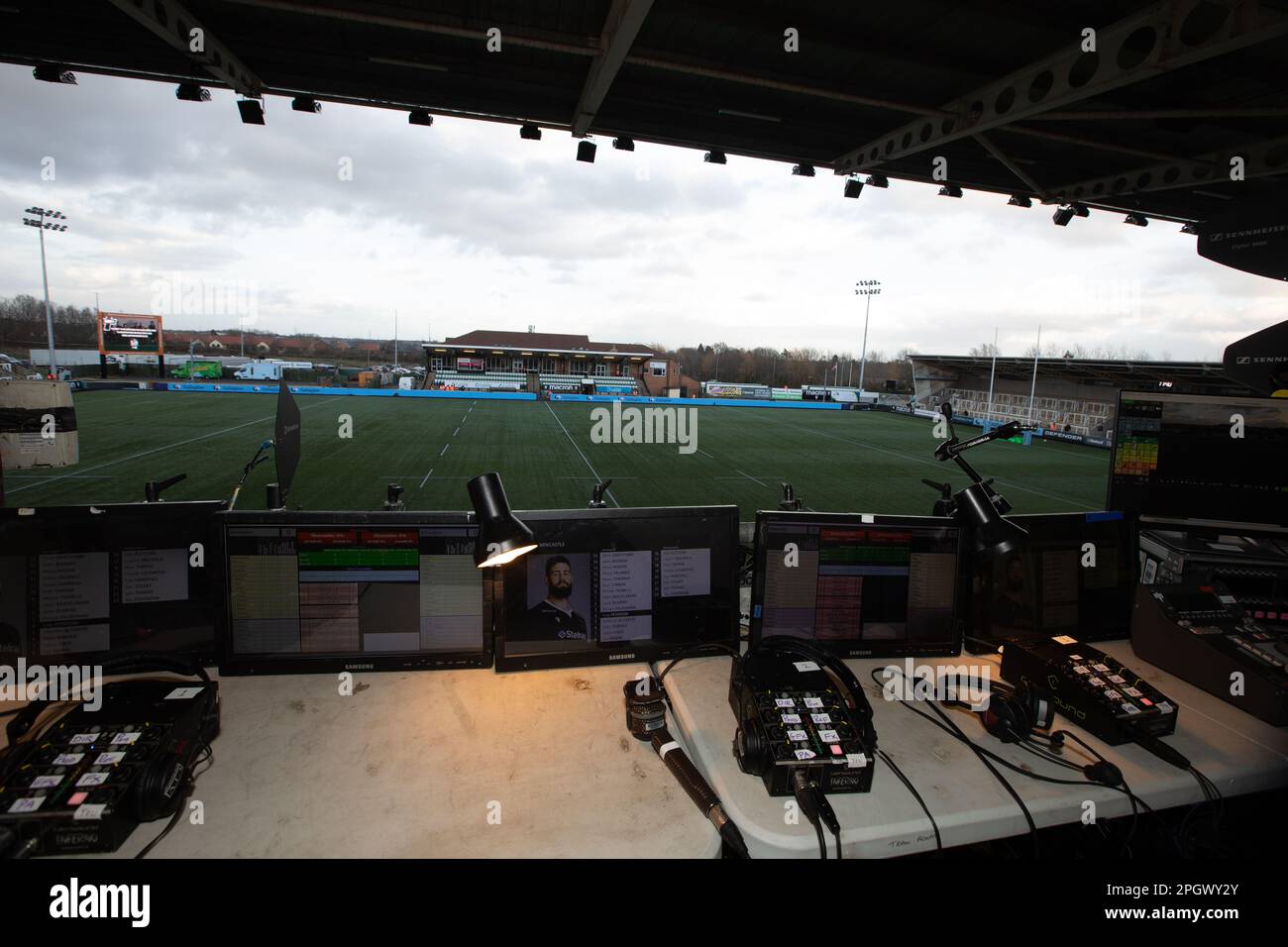 Commentary position hi-res stock photography and images - Alamy