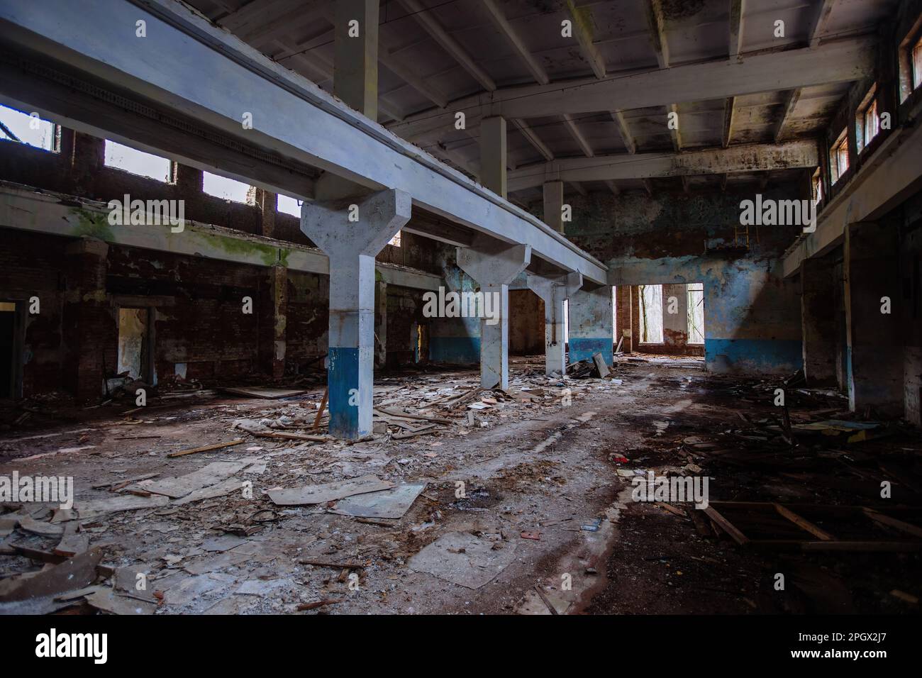 Old broken empty abandoned industrial building interior Stock Photo - Alamy Old broken empty abandoned industrial building interior Stock Photo - Alamy