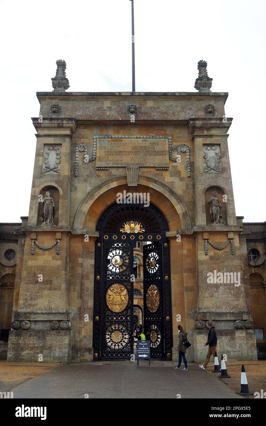 iron gates, Blenheim Palace, Woodstock, Oxfordshire, Anglia, United ...