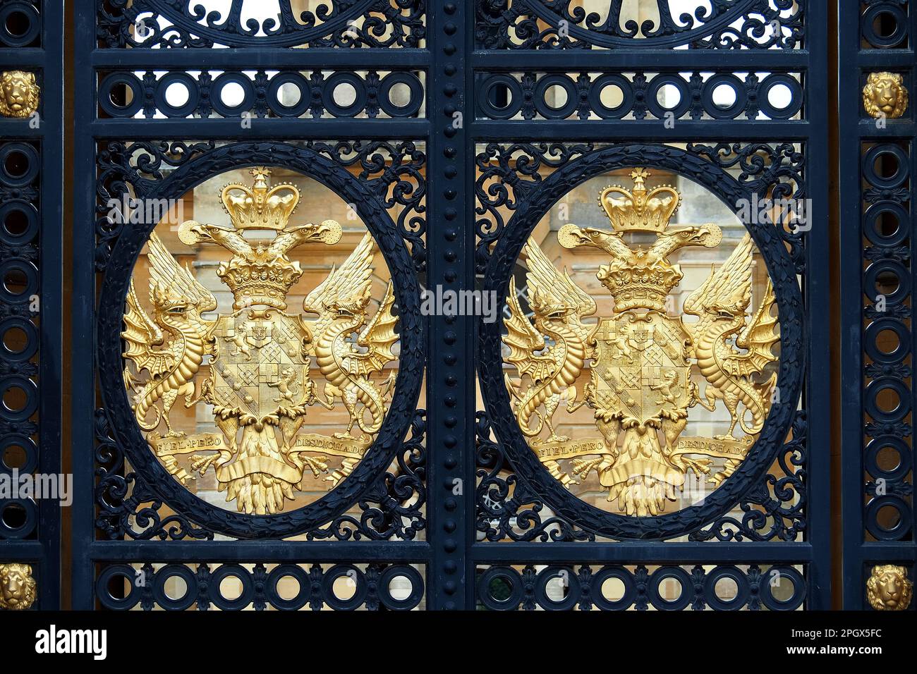 iron gates, Blenheim Palace, Woodstock, Oxfordshire, Anglia, United ...