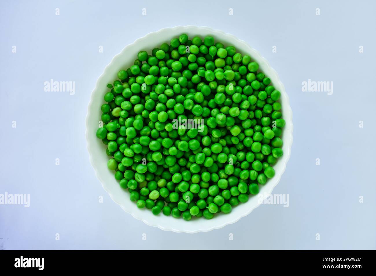 Pile of peeled green peas hi-res stock photography and images - Alamy