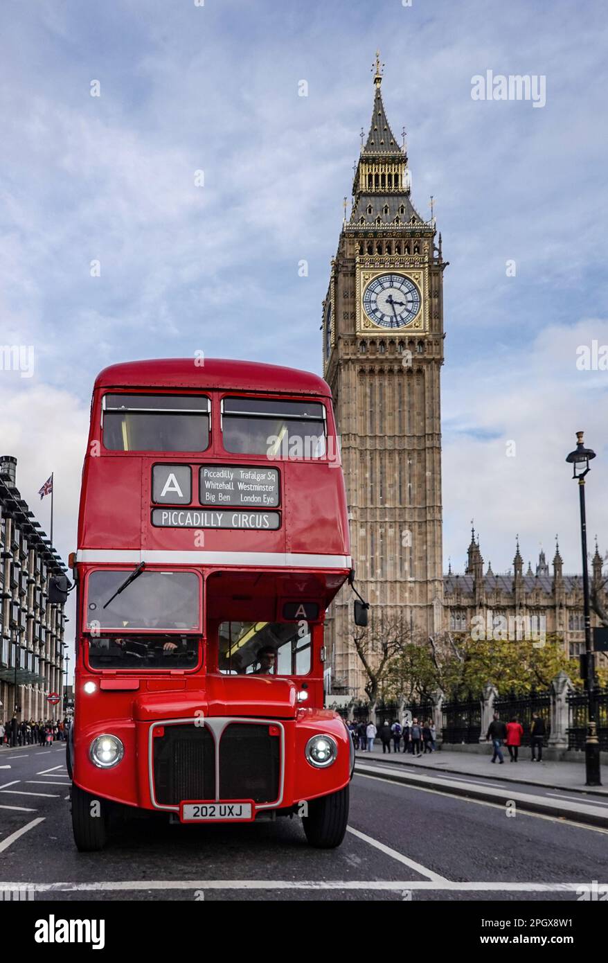London, UK. 30th Oct, 2022. A red double-decker bus (double-decker ...