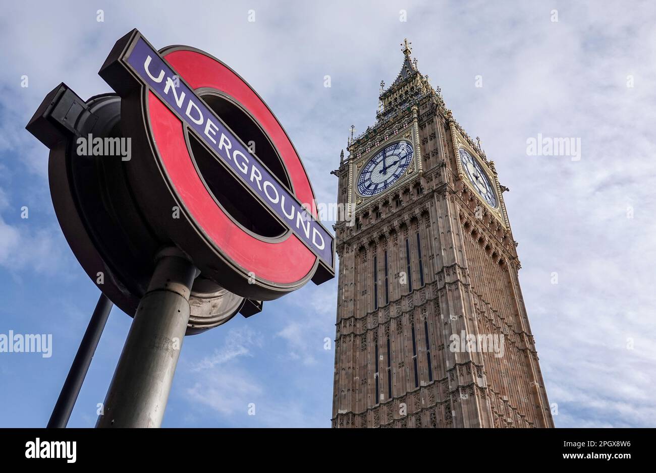 London, UK. 30th Oct, 2022. A sign with the logo of the London ...