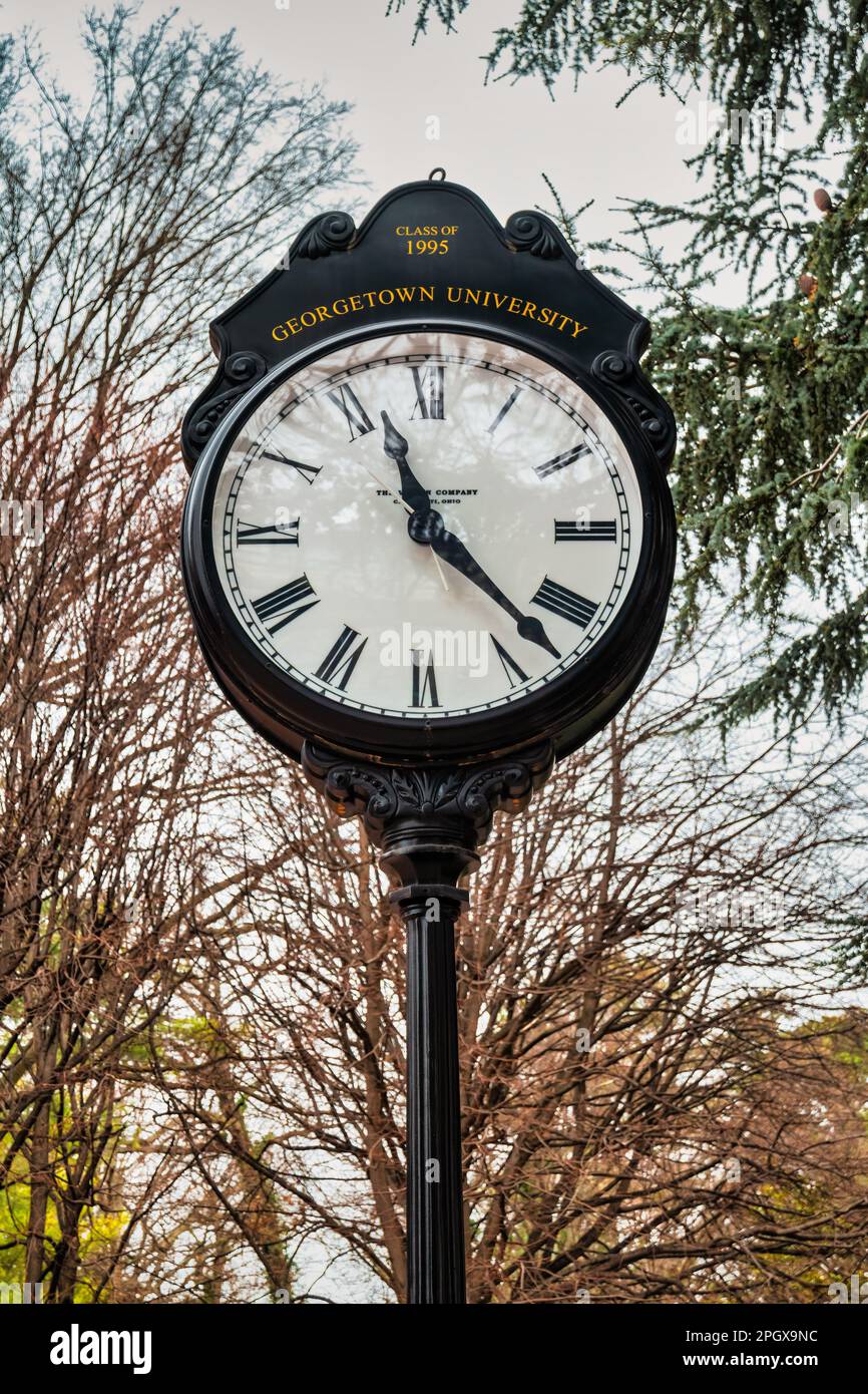Campus clock hi-res stock photography and images - Alamy
