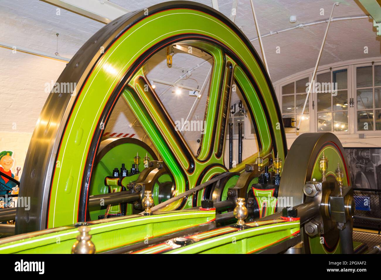 Tower bridge victorian mechanism hi-res stock photography and images ...