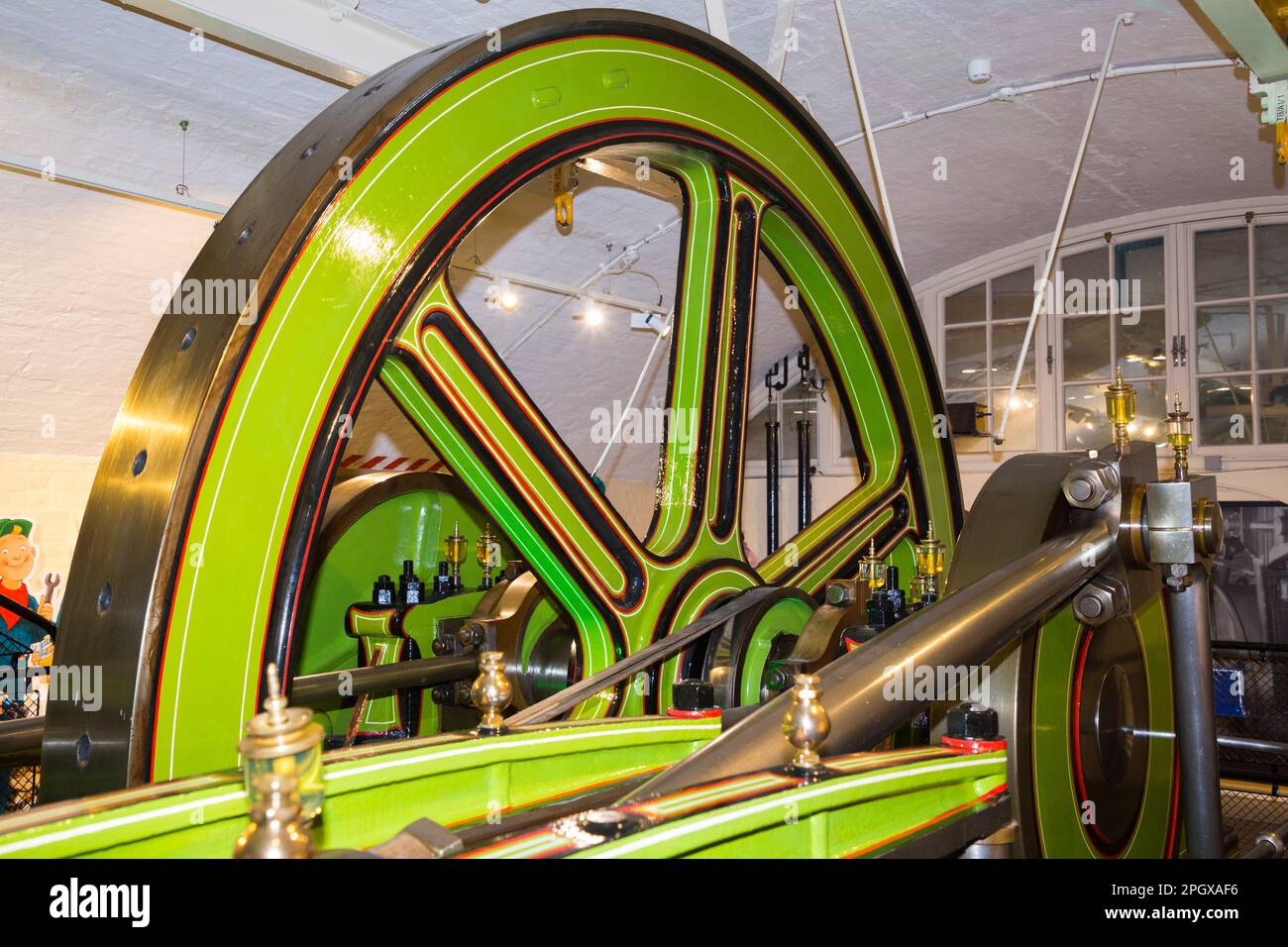 Tower bridge victorian mechanism hi-res stock photography and images ...