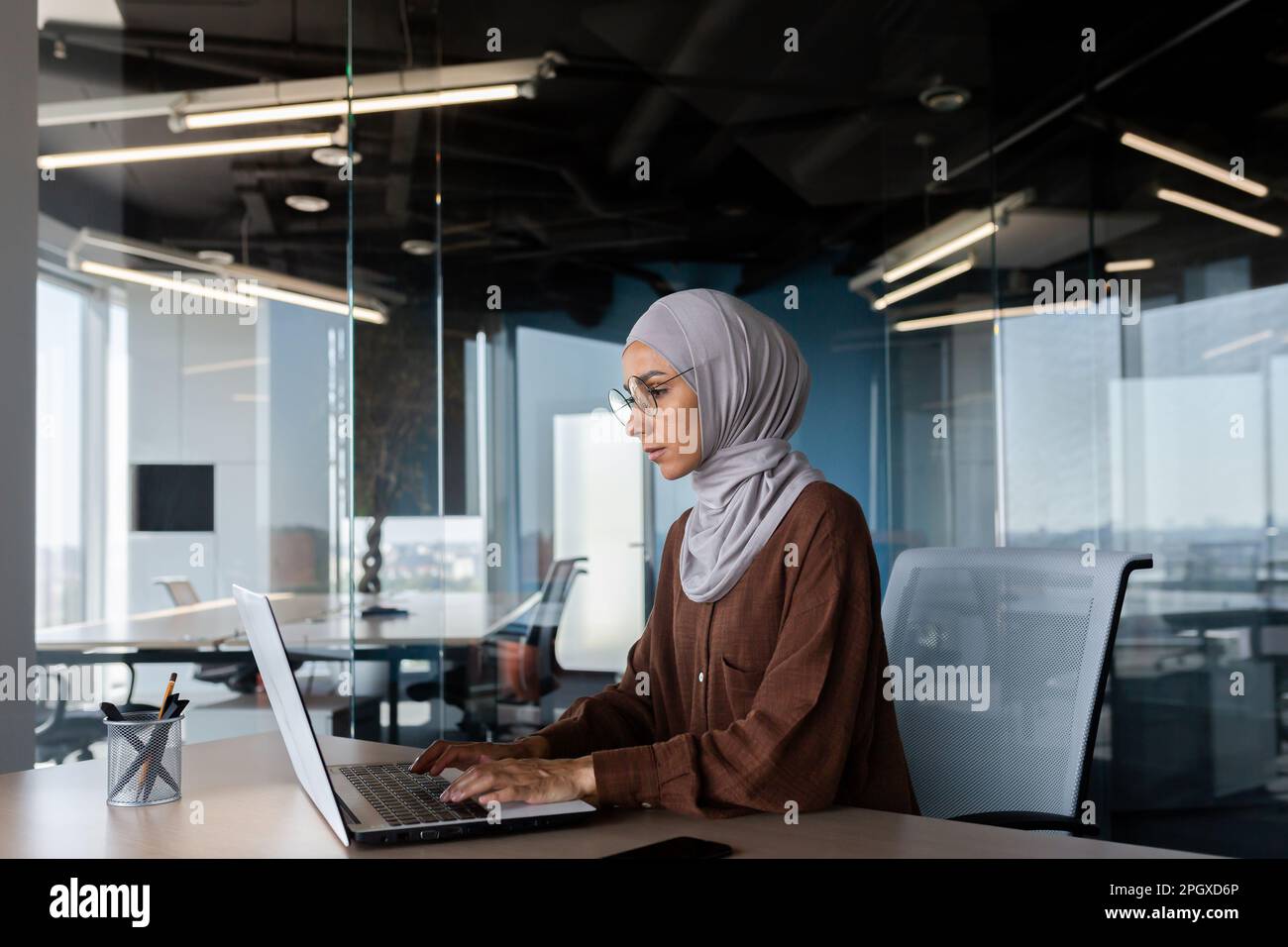 Artificial intelligence woman writing hi-res stock photography and ...