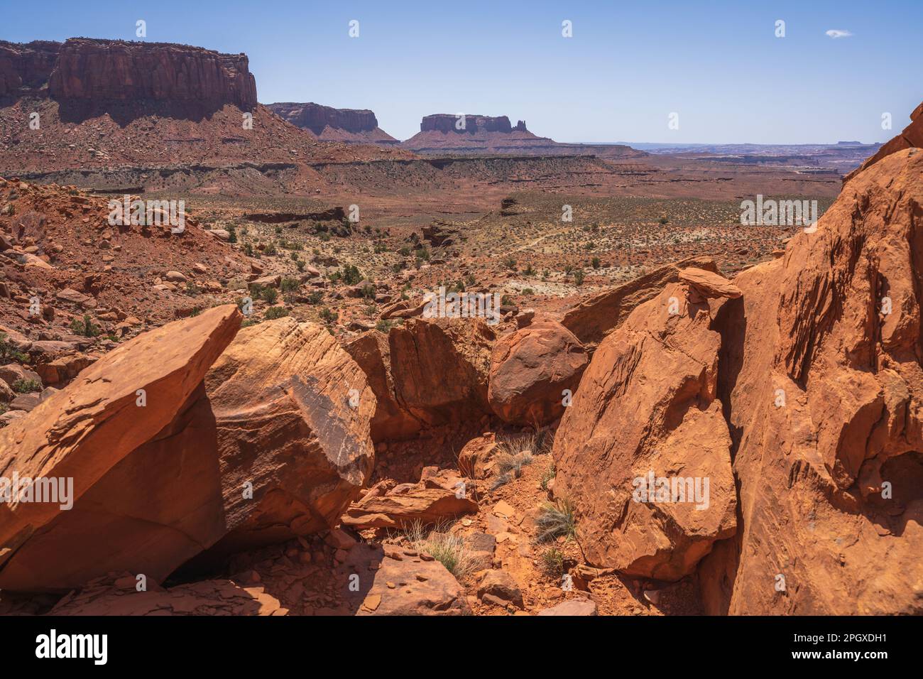 hiking the murphy trail loop in the island in the sky in canyonlands ...