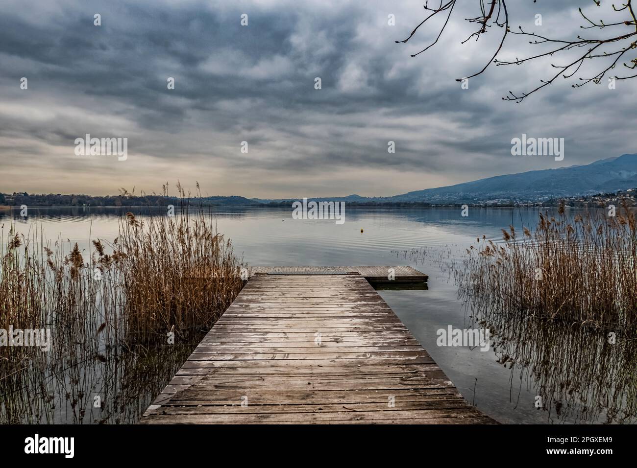 Wood catwalk on Lake Pusiano Stock Photo - Alamy