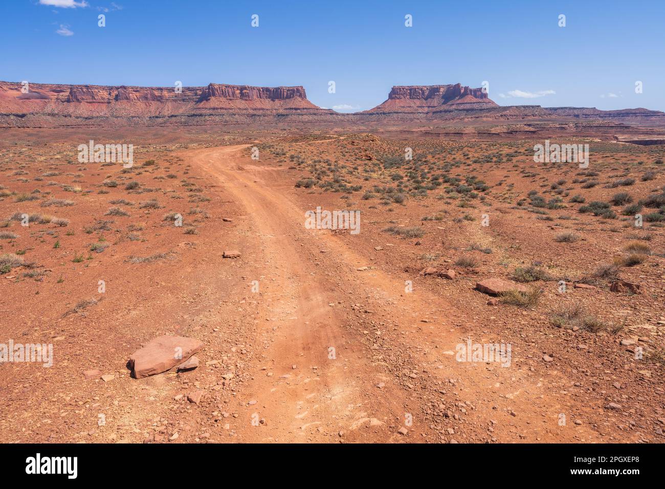 hiking the murphy trail loop in the island in the sky in canyonlands ...