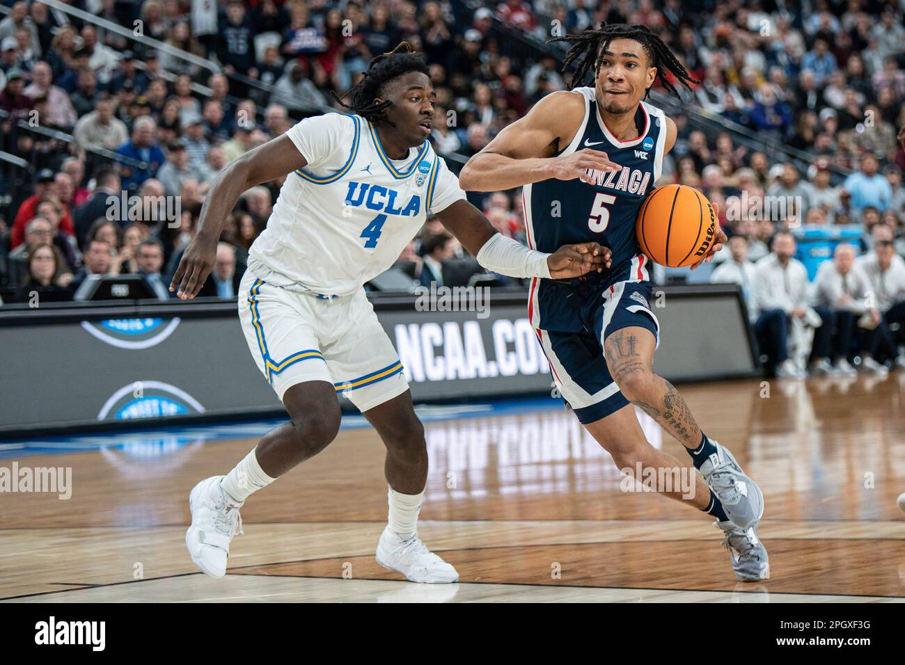 Gonzaga Bulldogs guard Hunter Sallis (5) drives against UCLA Bruins ...