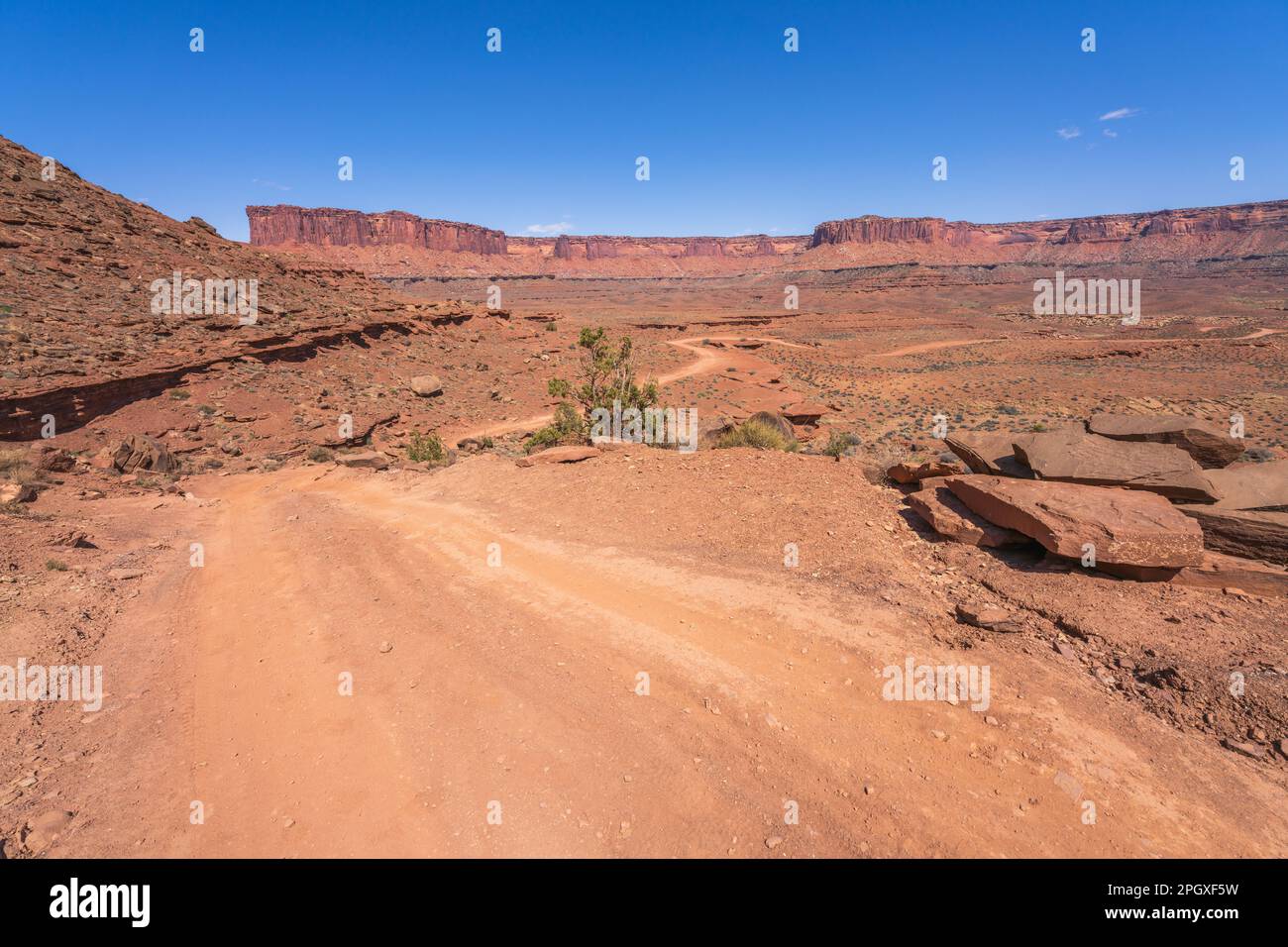 hiking the murphy trail loop in the island in the sky in canyonlands ...