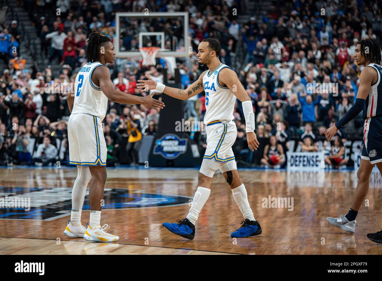 UCLA Bruins guard Dylan Andrews (2) congratulates guard Amari Bailey (5 ...