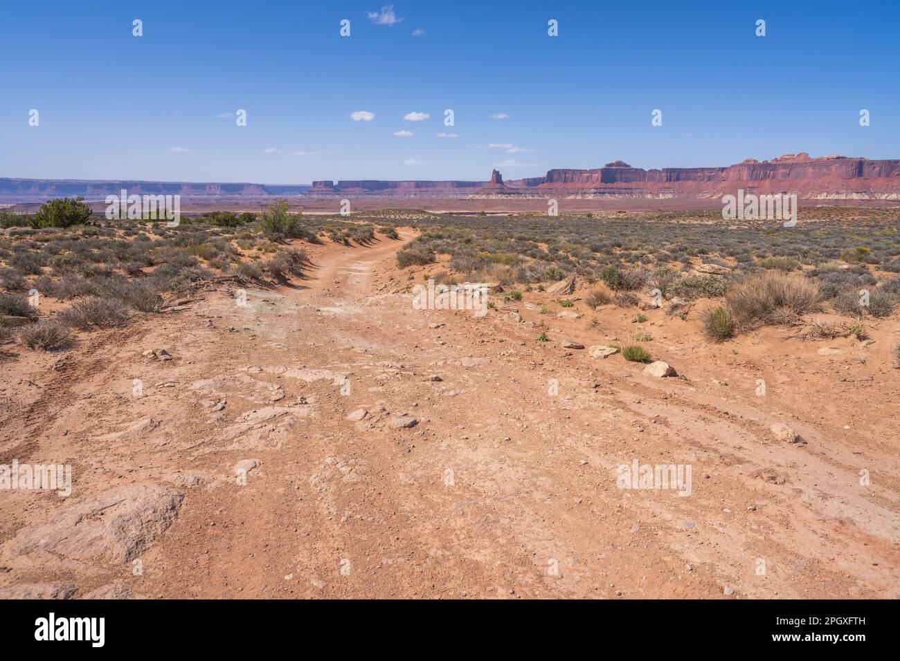 hiking the murphy trail loop in the island in the sky in canyonlands ...