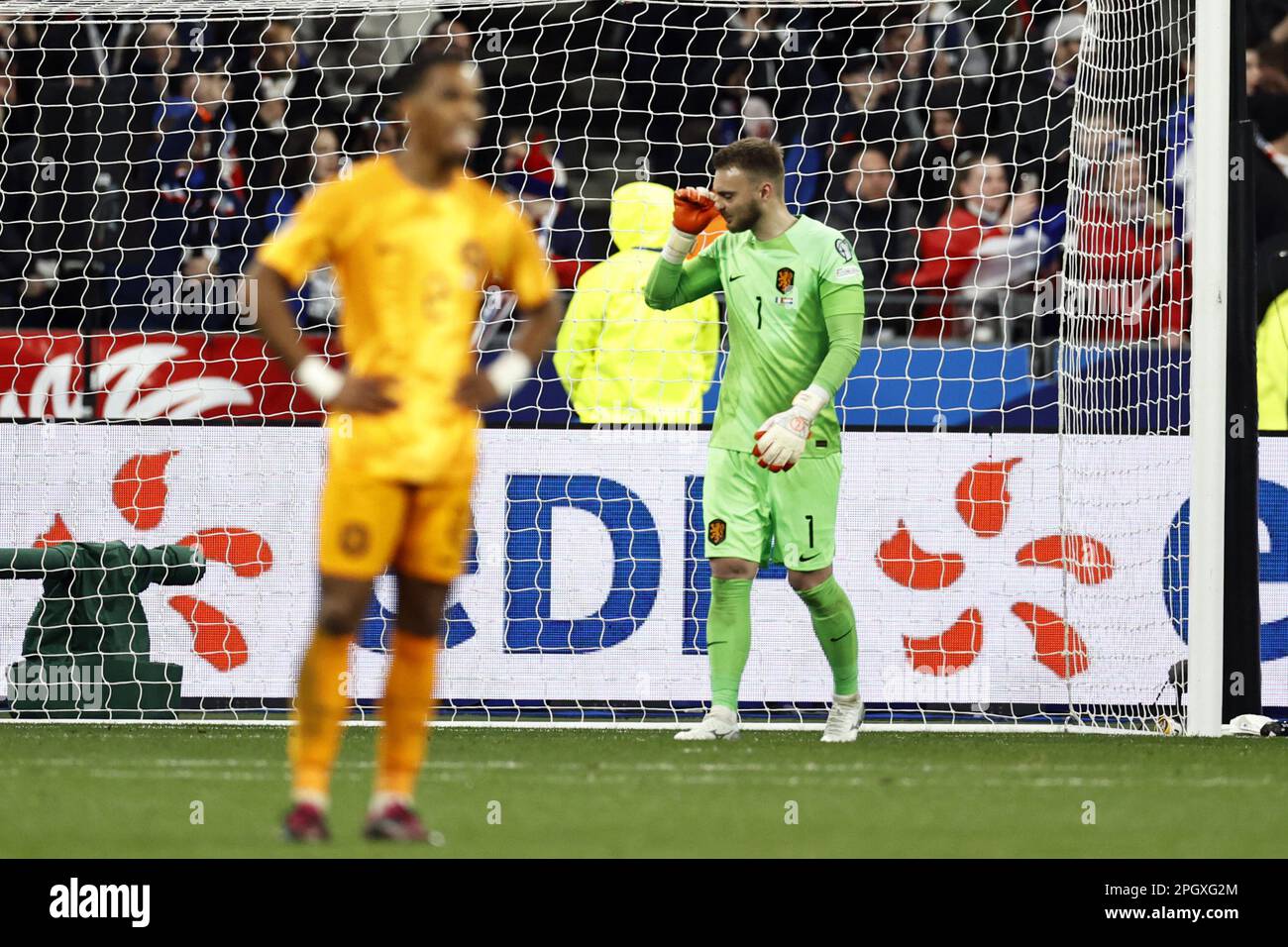 SAINT-DENIS - Holland goalkeeper Jasper Cillessen disappointed during ...