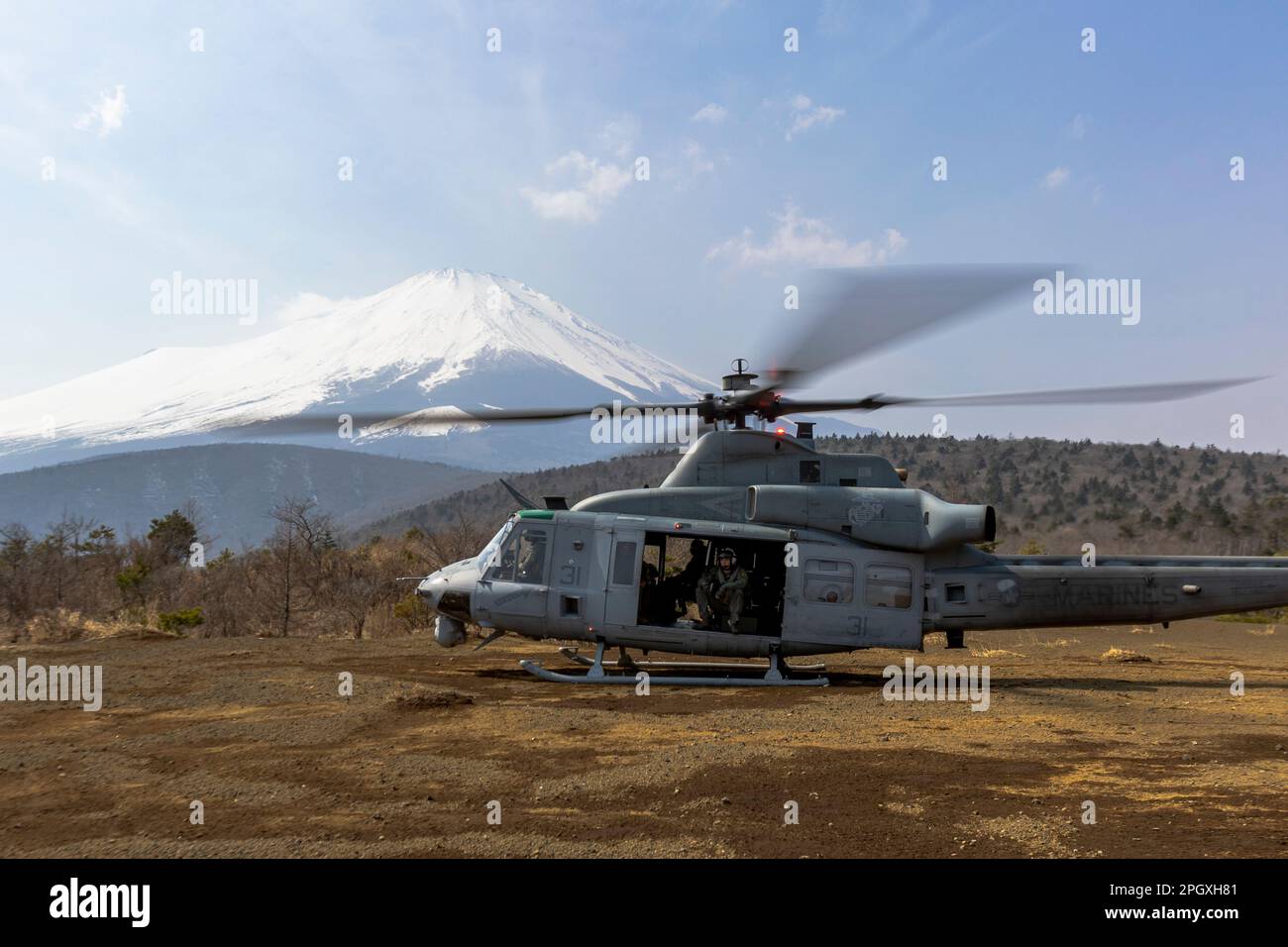 U.S. Marines with Marine Light Attack Helicopter Squadron (HMLA) 267 ...