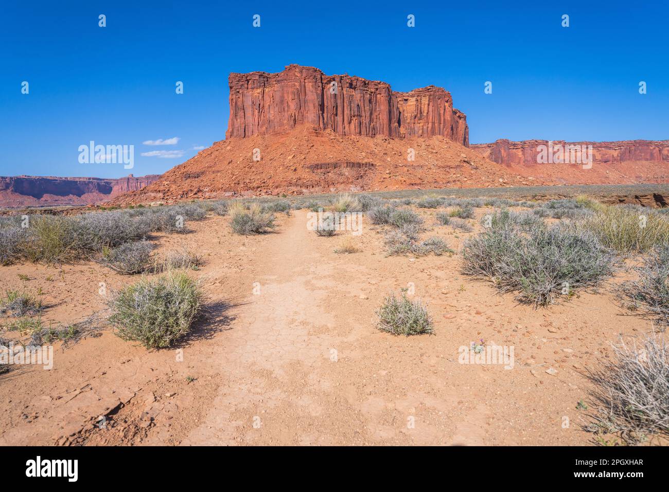 hiking the murphy trail loop in the island in the sky in canyonlands ...