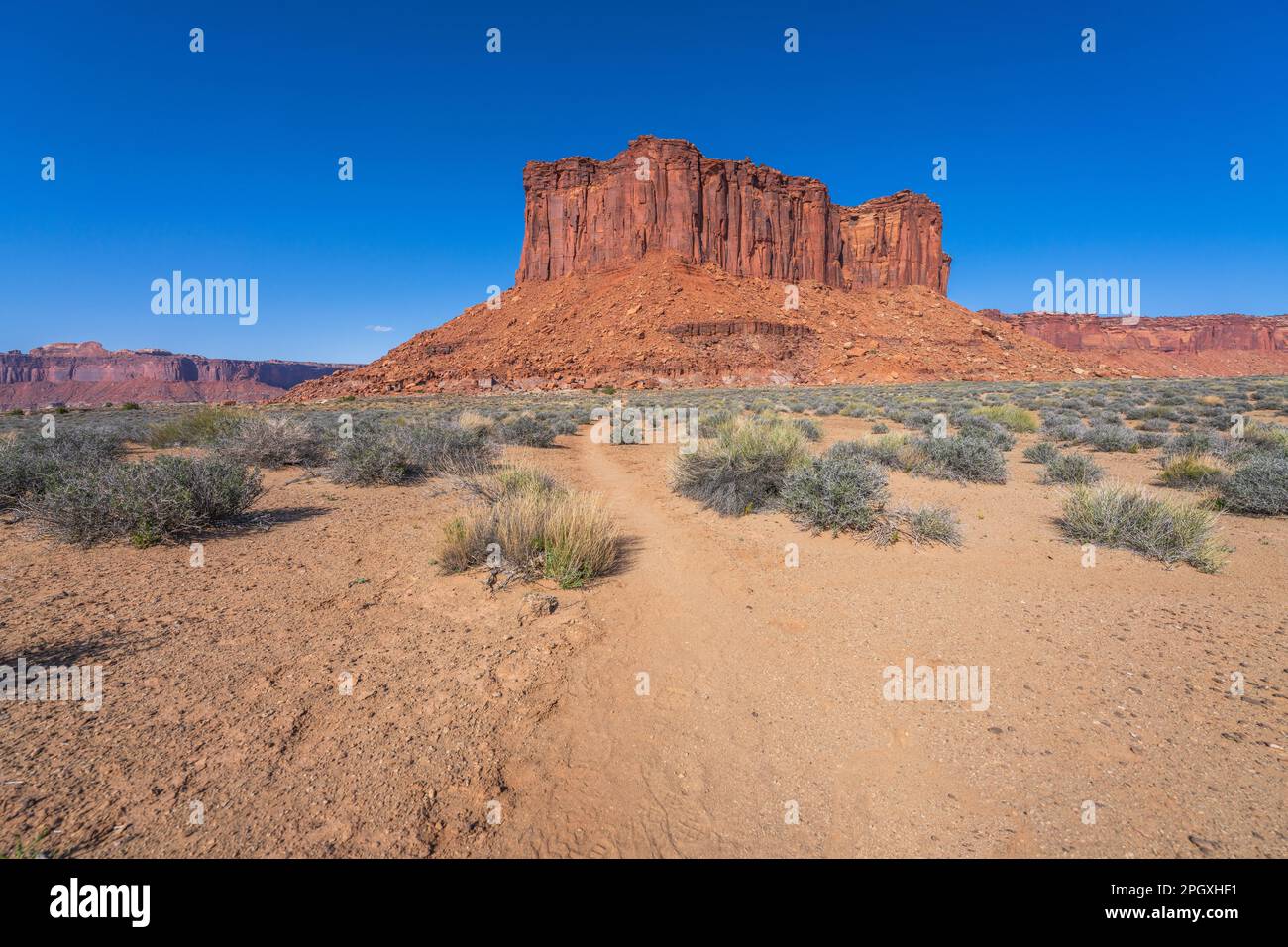 hiking the murphy trail loop in the island in the sky in canyonlands ...