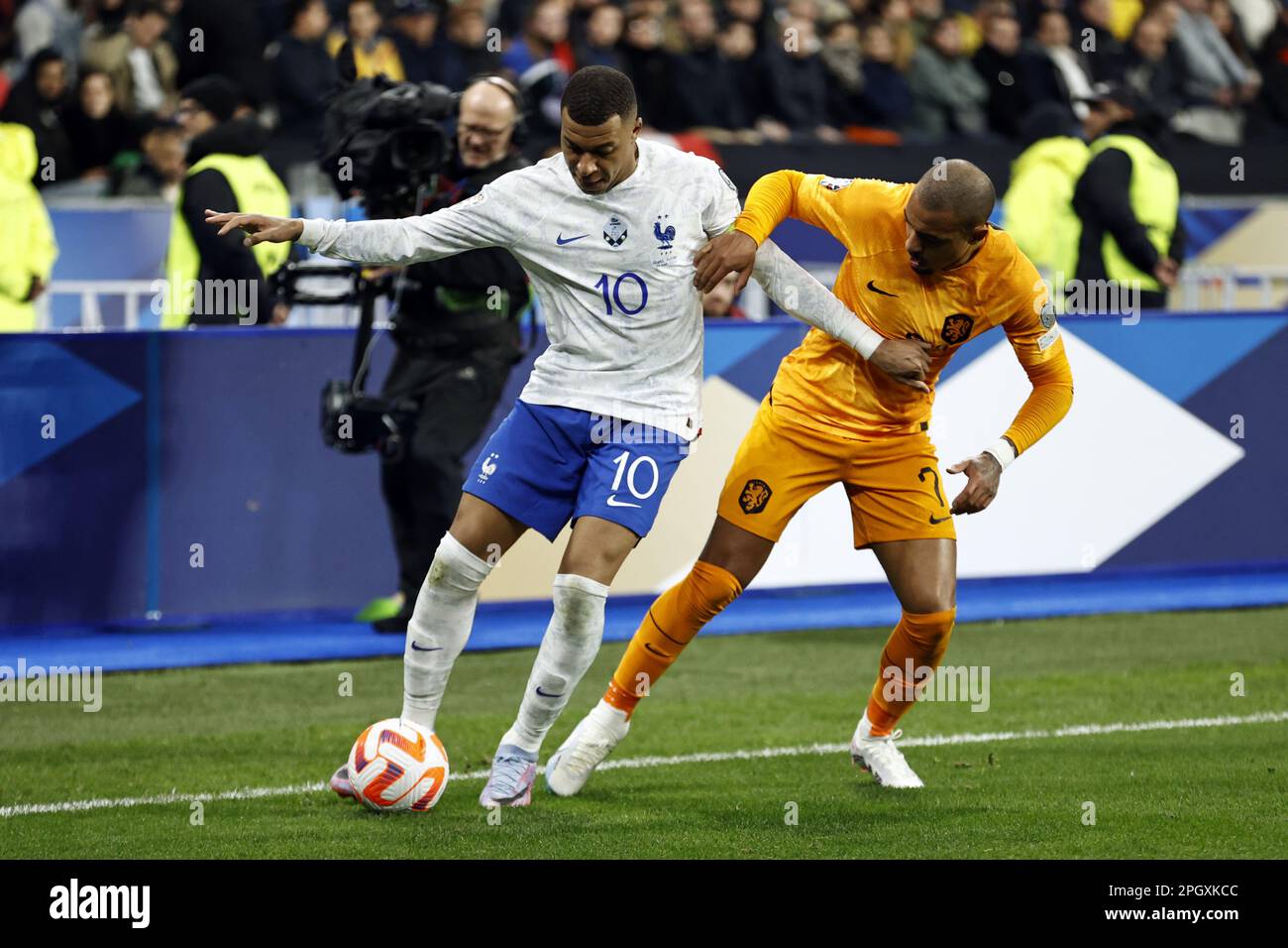 SAINT-DENIS - (lr) Kylian Mbappe of France, Donyell Malen of Holland ...