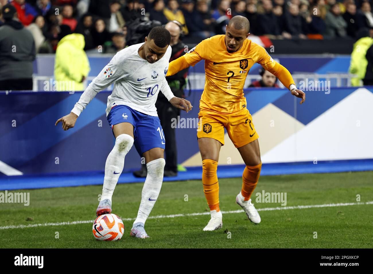 SAINT-DENIS - (lr) Kylian Mbappe of France, Donyell Malen of Holland ...