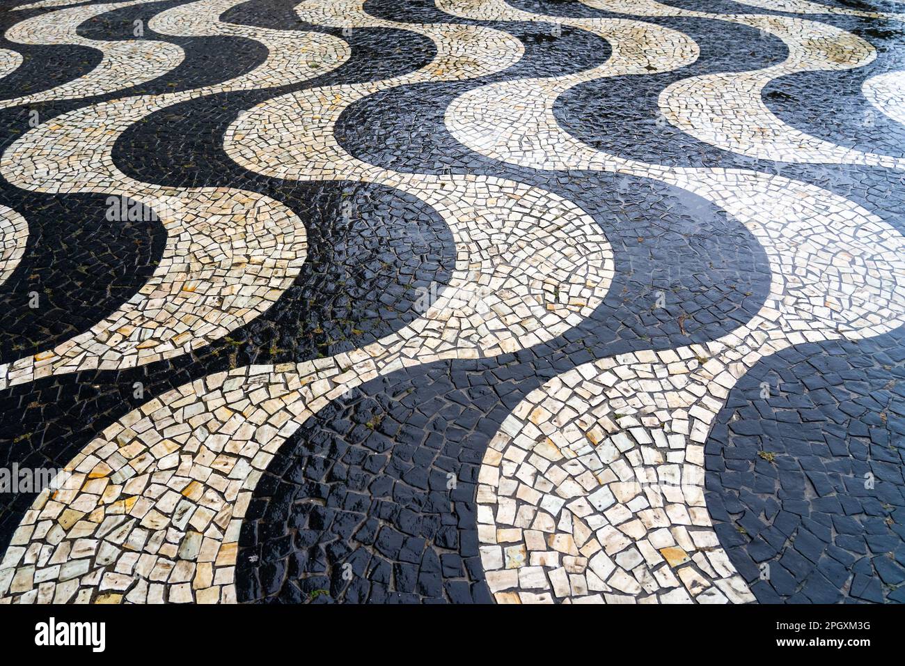 The black and white wave-shaped sidewalk pattern at Copacabana beach ...