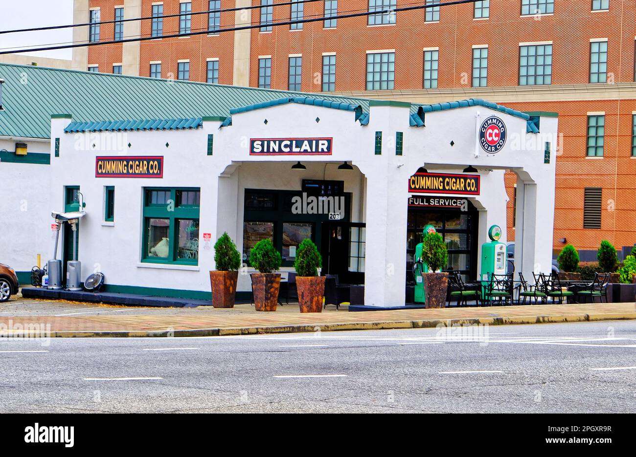 CUMMING, GEORGIA - June 12, 2019: Sinclair Oil Corporation is an ...