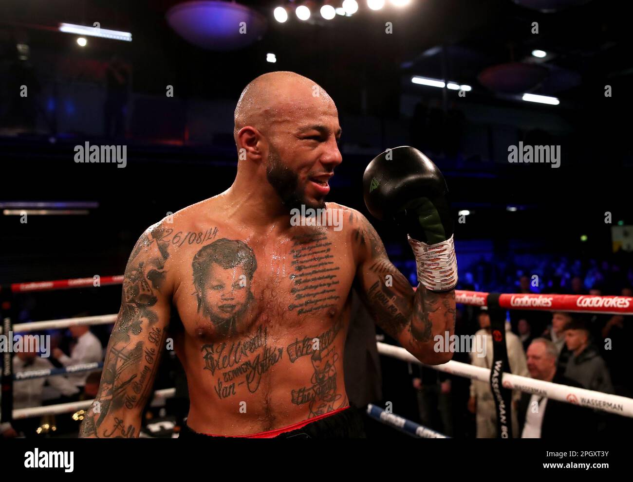 Lyndon Arthur during his Light-Heavyweight fight against Boris Crighton ...