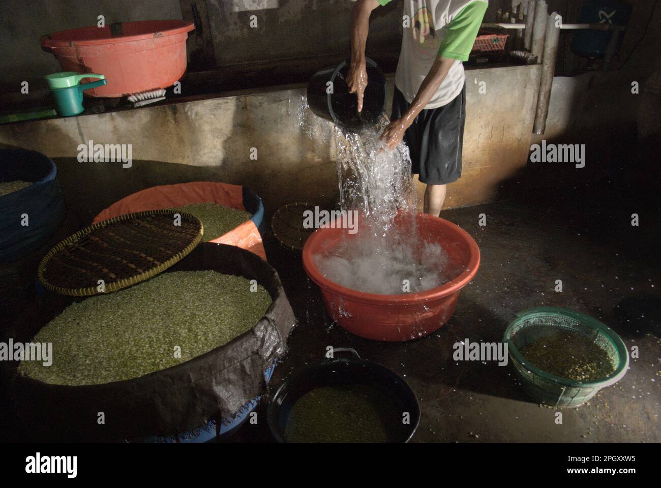 Asia ground water extraction hi-res stock photography and images - Alamy