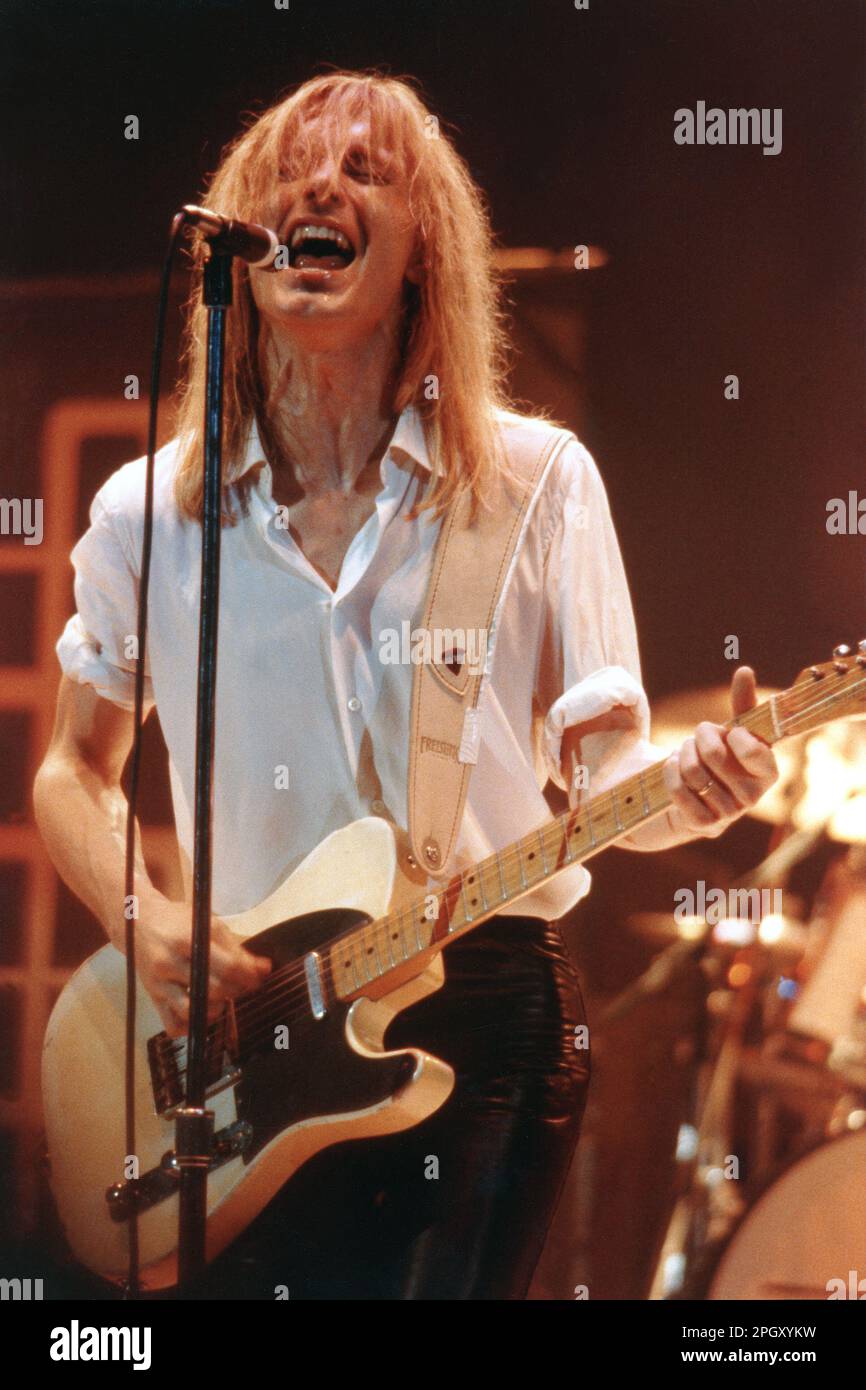 Robin Zander of Cheap Trick, Providence, RI, Civic Center, February 24 ...