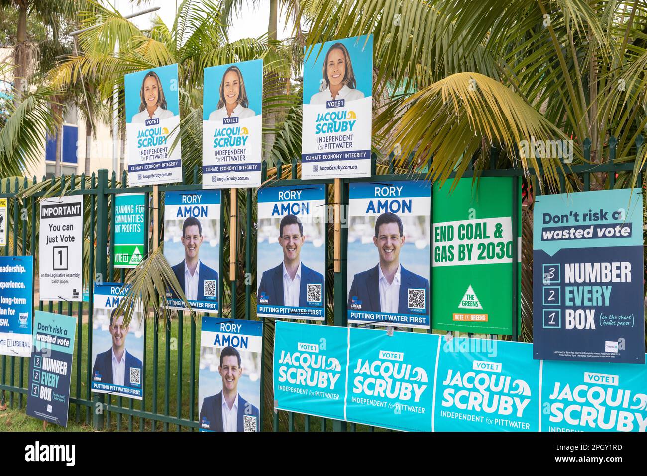 Avalon beach polling centre hi-res stock photography and images - Alamy