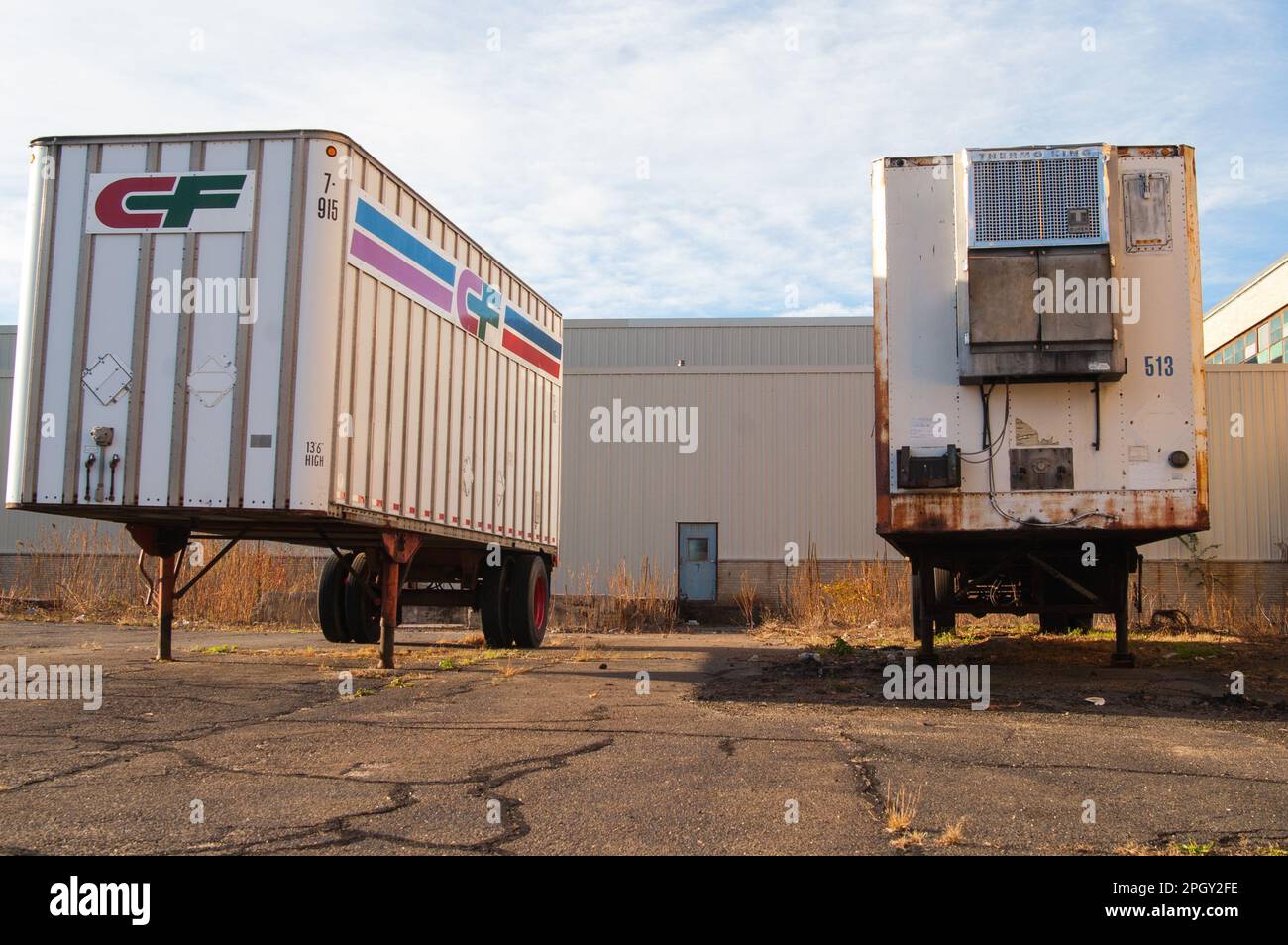 Semi trailer door hi-res stock photography and images - Alamy