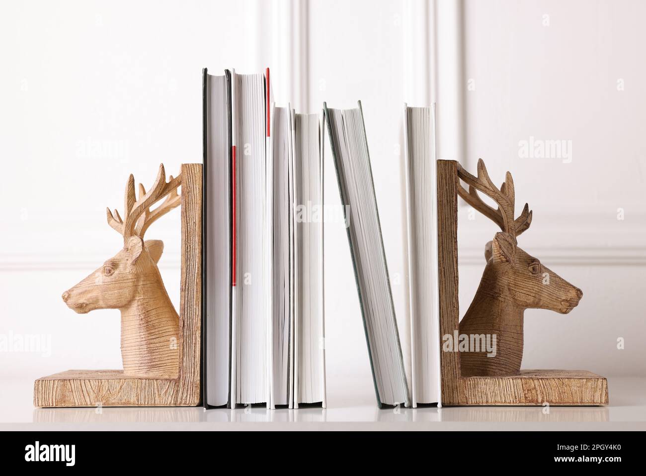 Bookends on white hi-res stock photography and images - Alamy