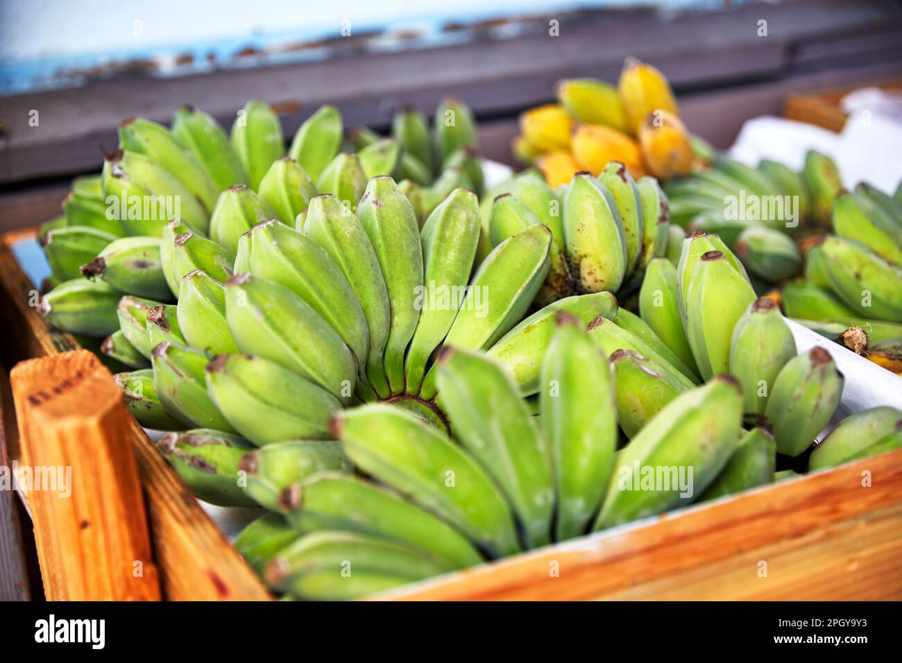 Bananas and apple hi-res stock photography and images - Alamy